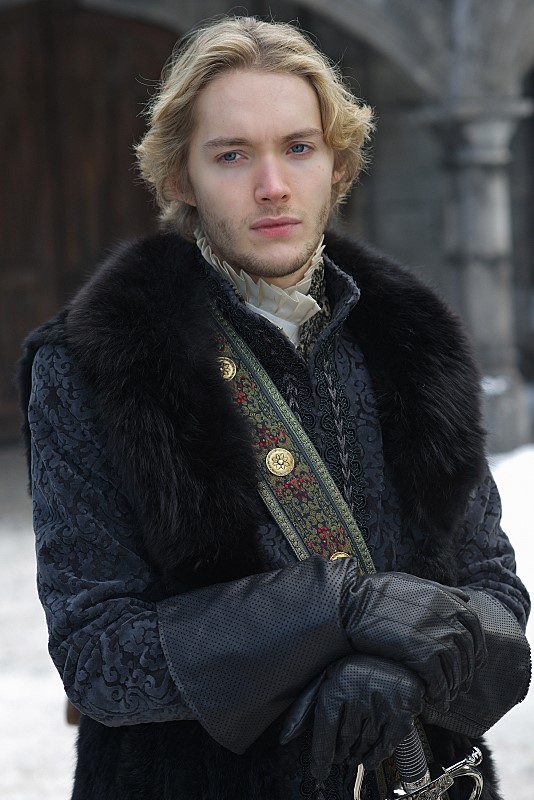 Toby Regbo - Actor