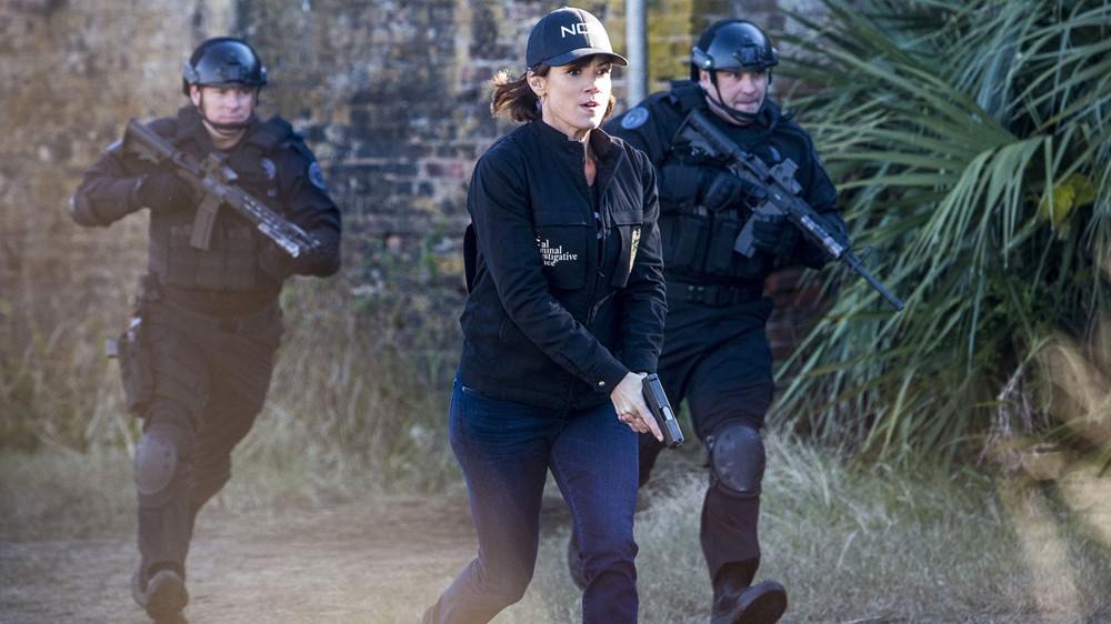 Zoe McLellan - Actress