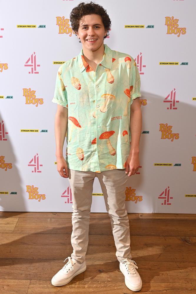 Dylan Llewellyn - Actor