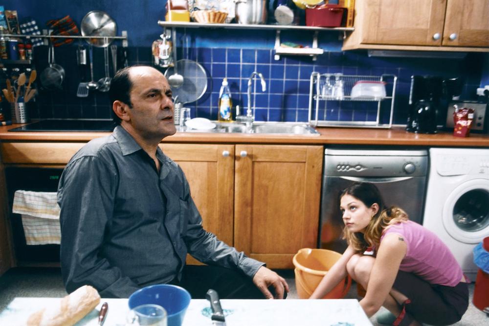 A Housekeeper 2002 Watch Online - Upstart