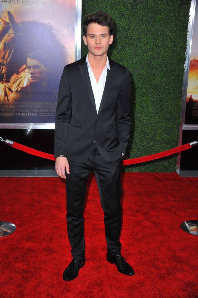 Jeremy Irvine - Actor